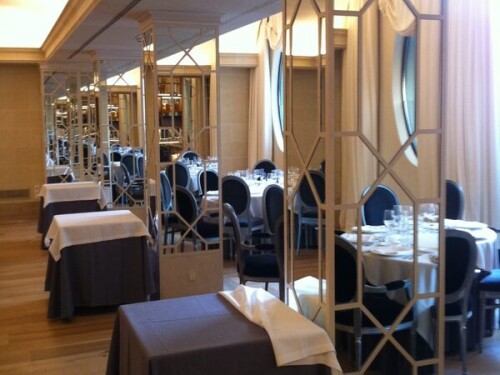 HOTEL MAJESTIC RESTAURANT SOLC, Interior doors and wall lining
